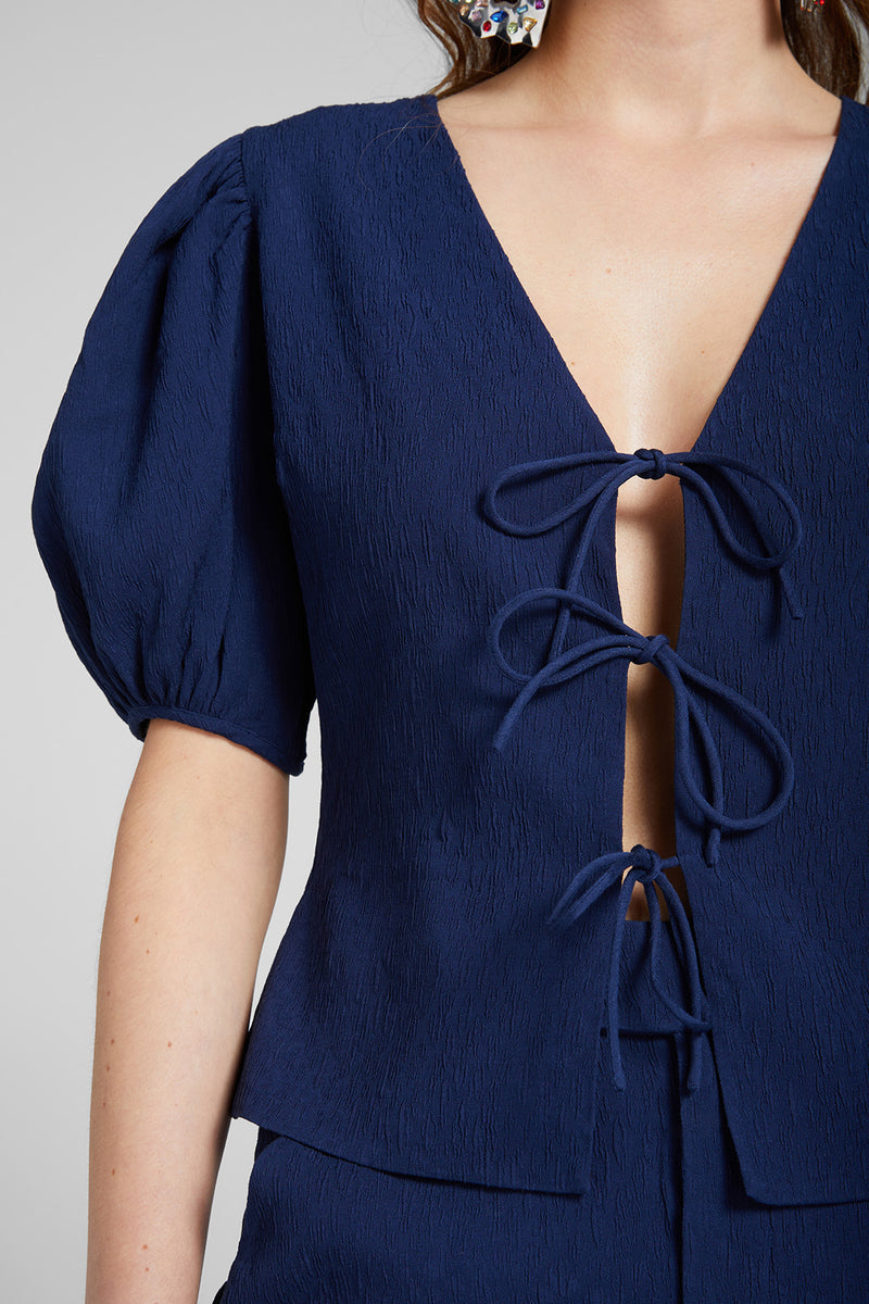 Puff-sleeve navy top – Nara Niro